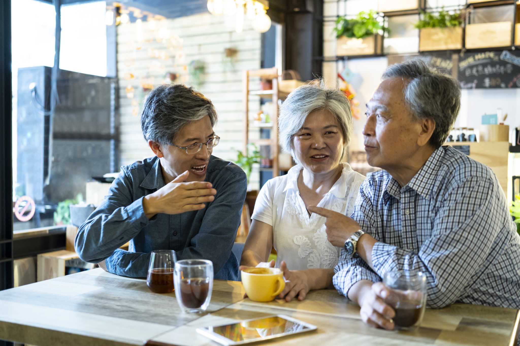 How to Help Your Loved One Navigate the Costs of Dementia Care