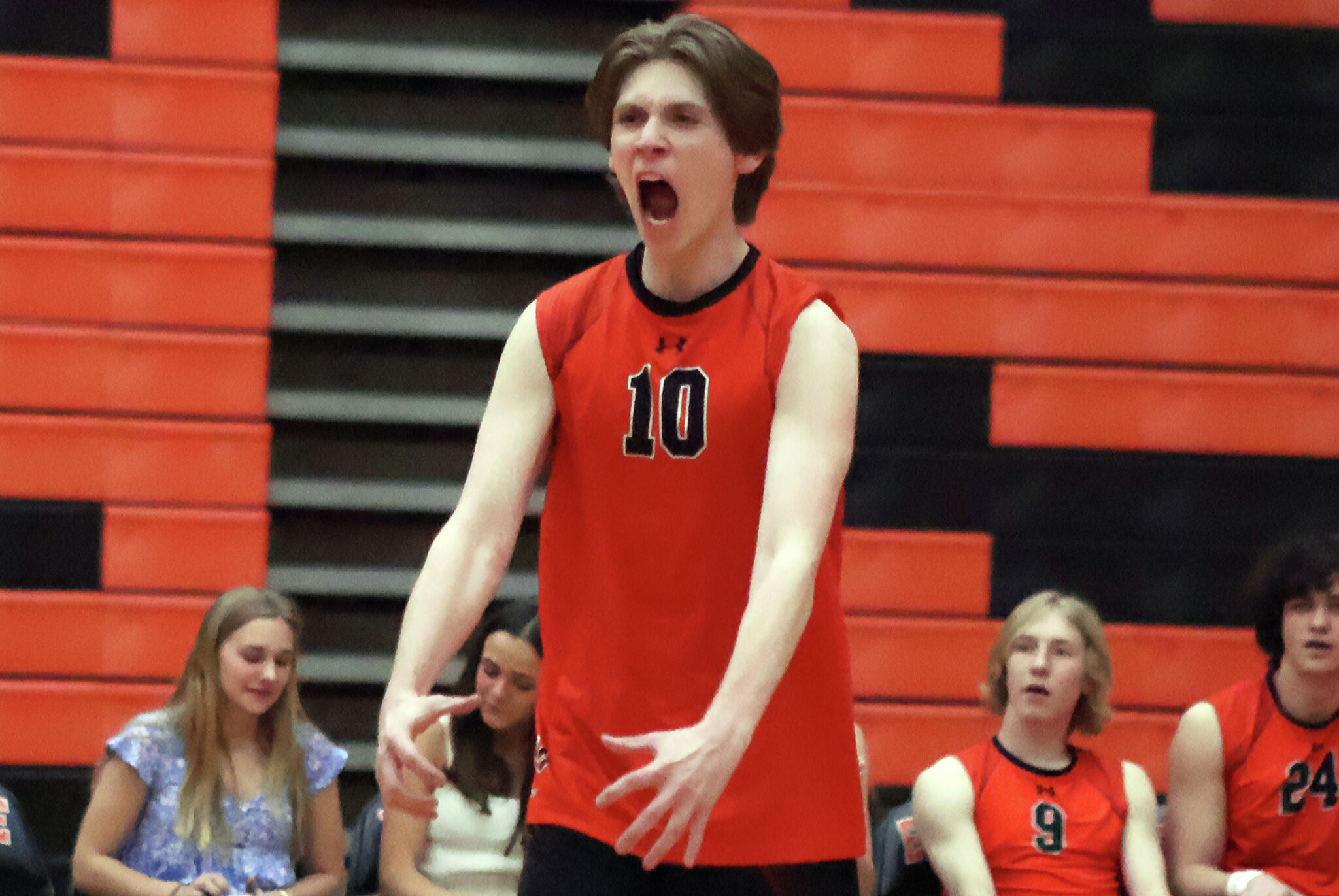 Tigers seize momentum, top Kahoks in two sets