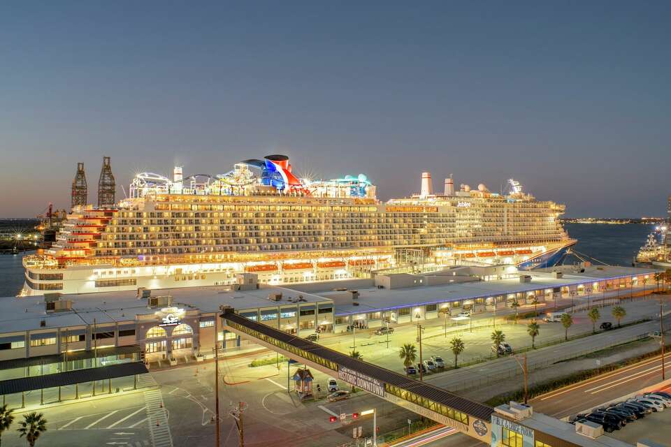 The world's biggest cruise ships could be in Texas soon