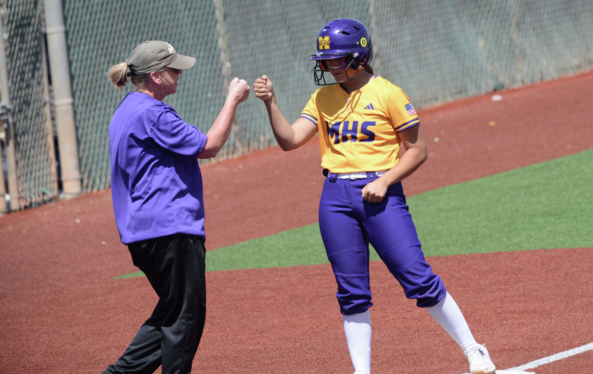 Jenn Casillas fights through injury to lead Midland High to area round