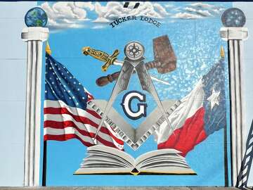 Galveston artist's murals heavy on breezy island vibe