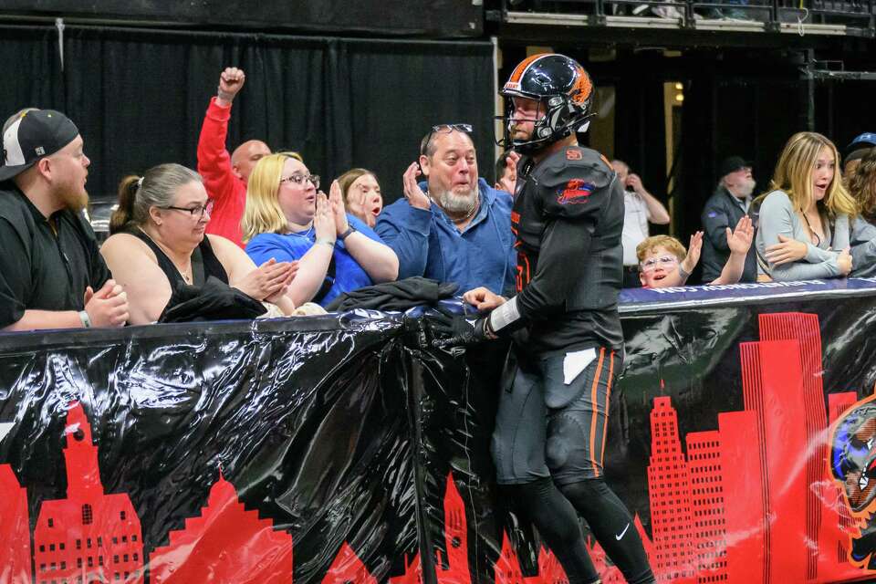 Albany Firebirds QB Jake Medlock stars in return to arena football