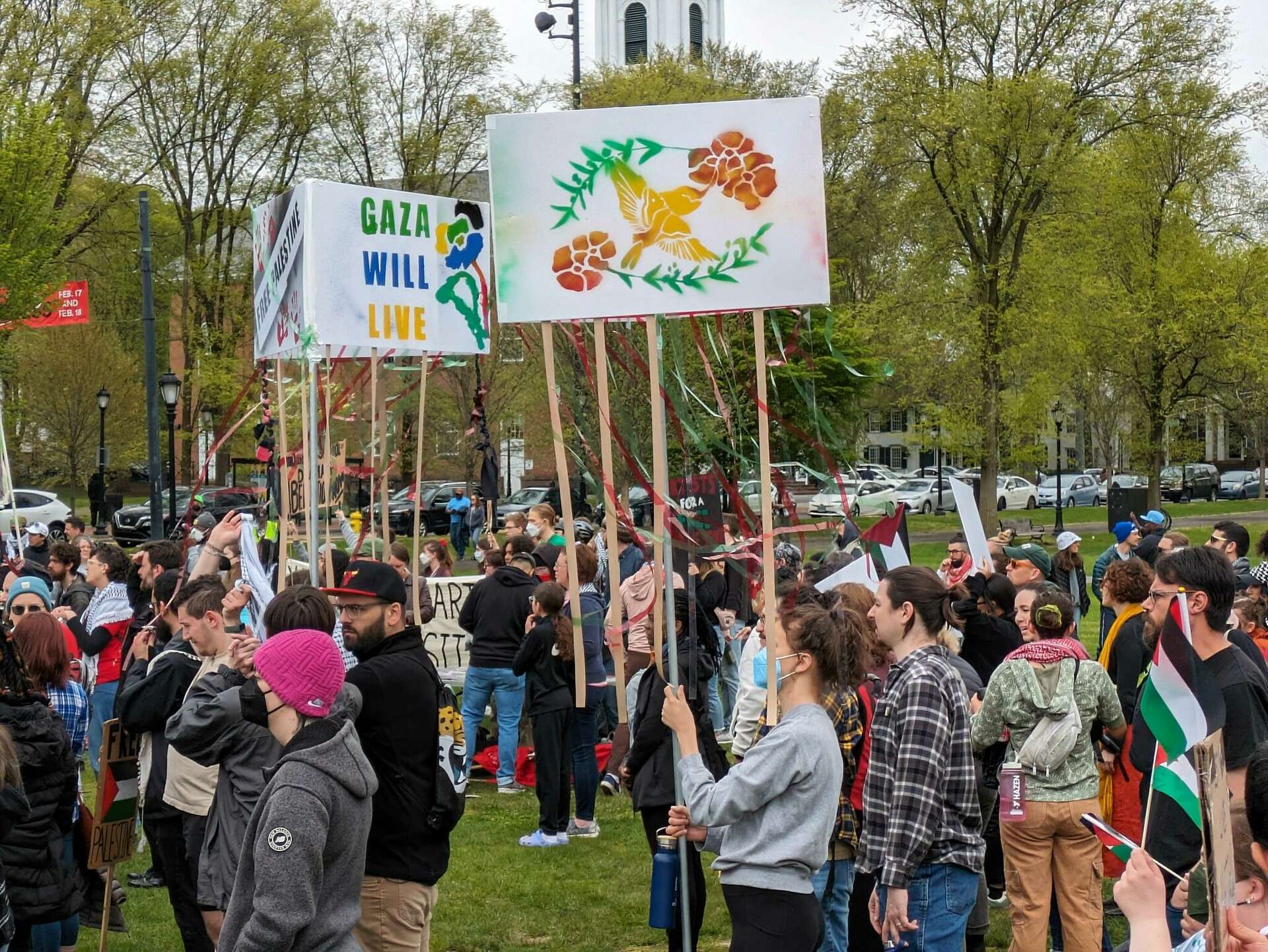 Live updates: Small protest continues at Yale after New Haven march