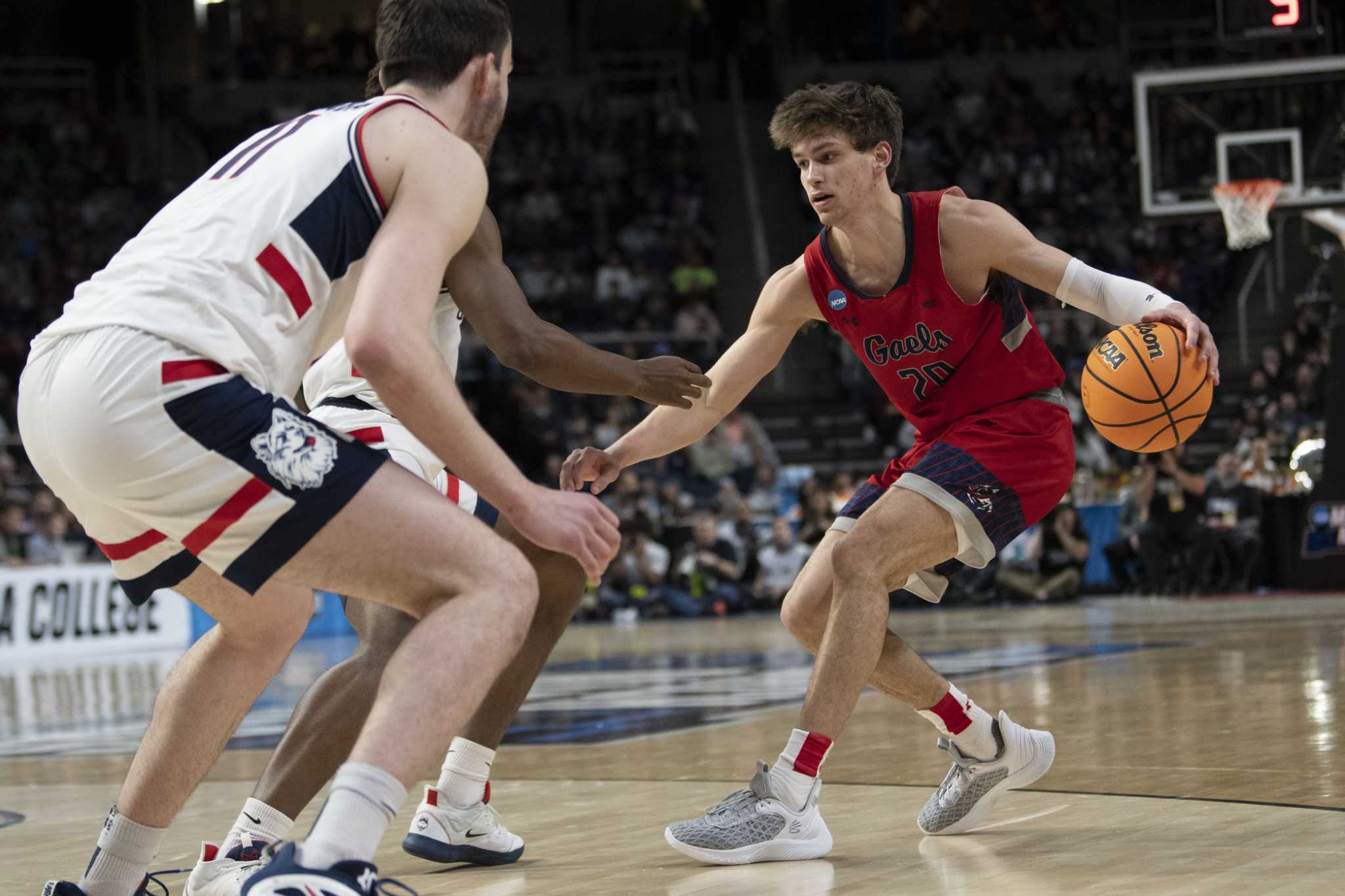 Aidan Mahaney transfers from St. Mary’s to national champ UConn