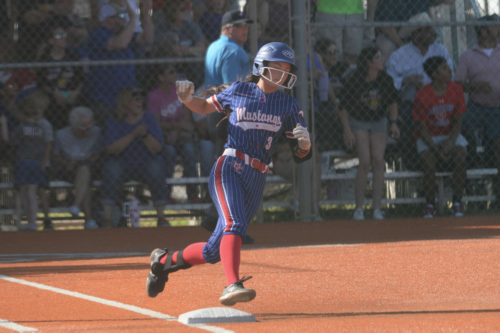 Midland Christian softball completes 10-0 campaign in district