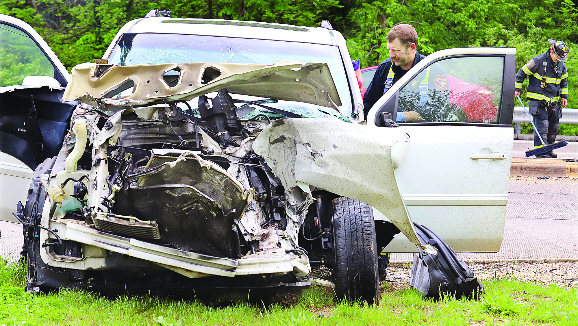 Alro Steel semi truck crashes with SUV in Alton