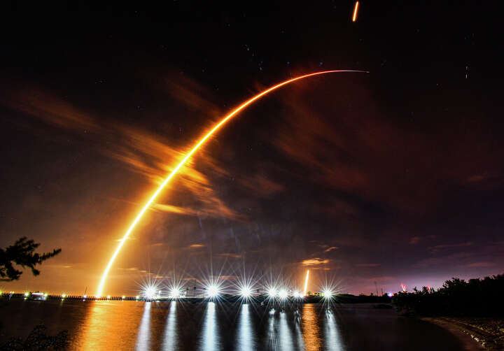 SpaceX, United Launch Alliance get $1.1B for seven launches