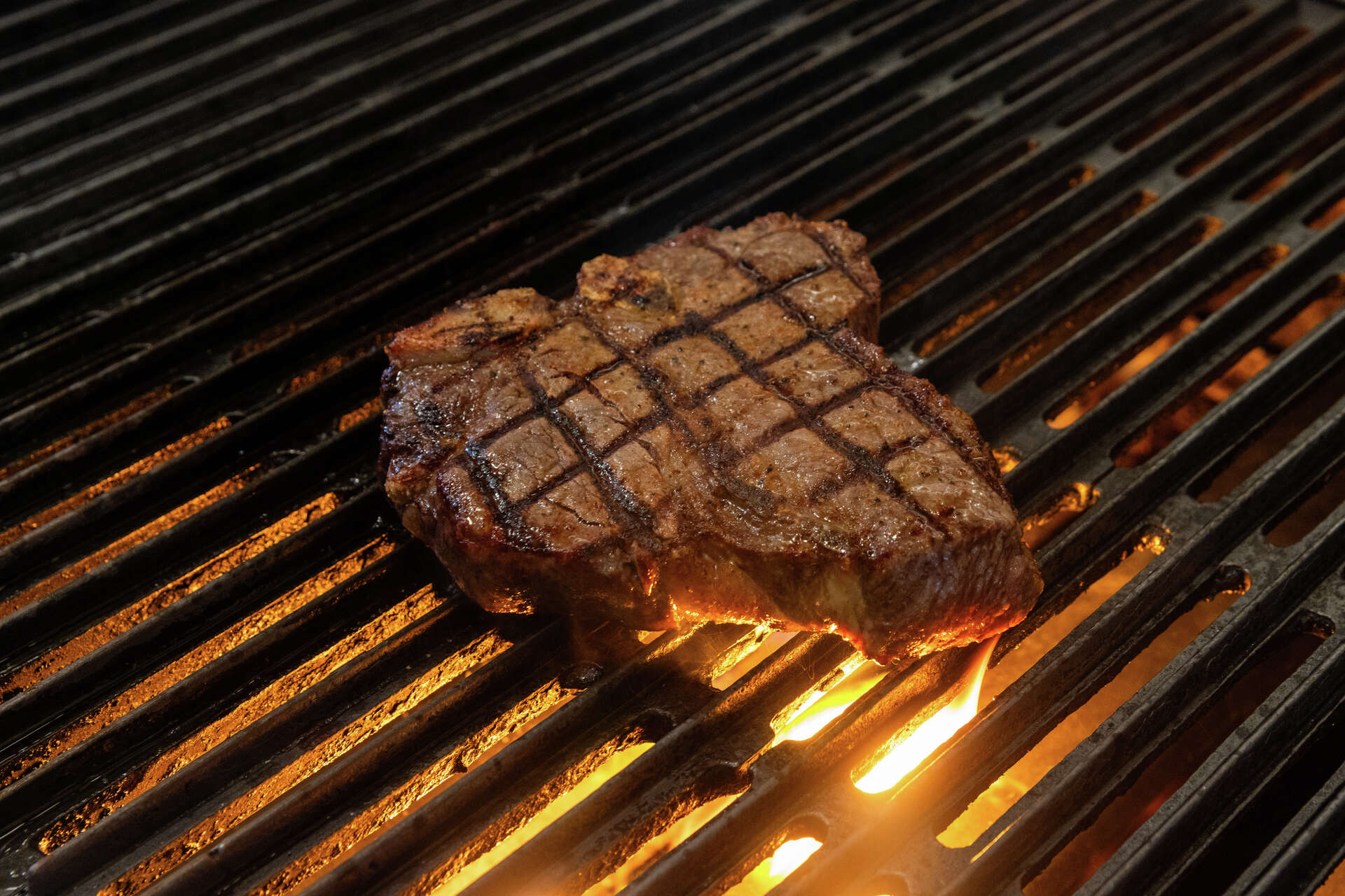 The legendary SF steakhouse where Giants' Bonds and 49ers' Montana eat