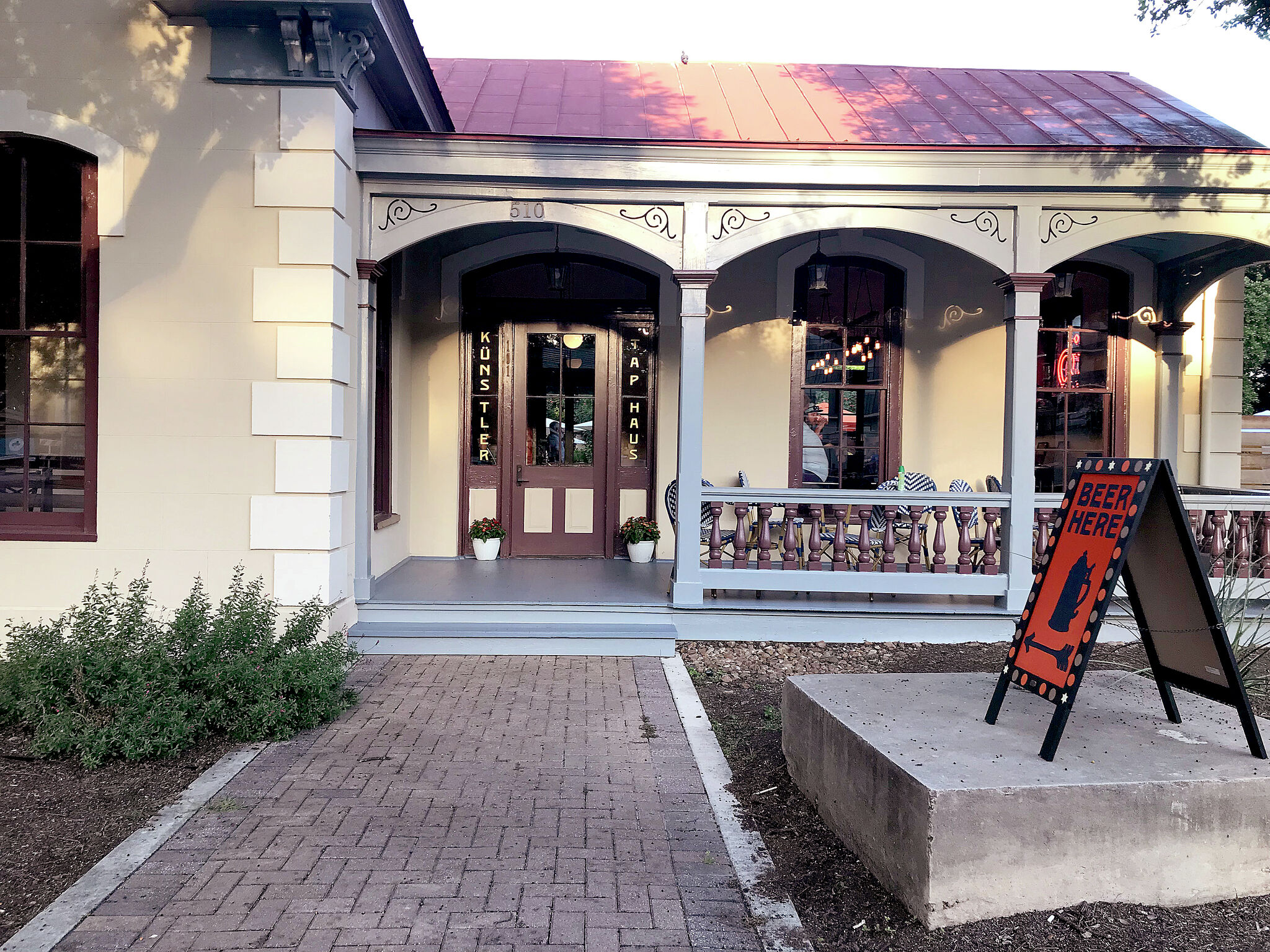 Künstler Tap Haus to close amid Hemisfair construction