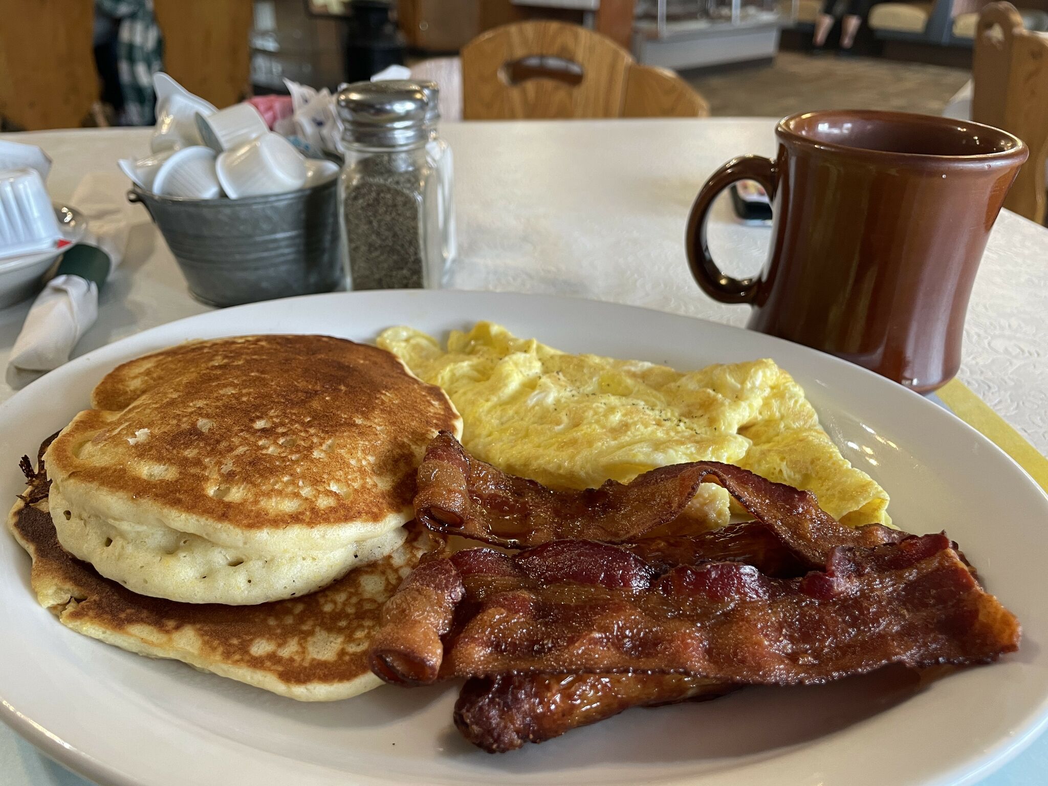 H&D Chuckwagon offers classic American breakfast