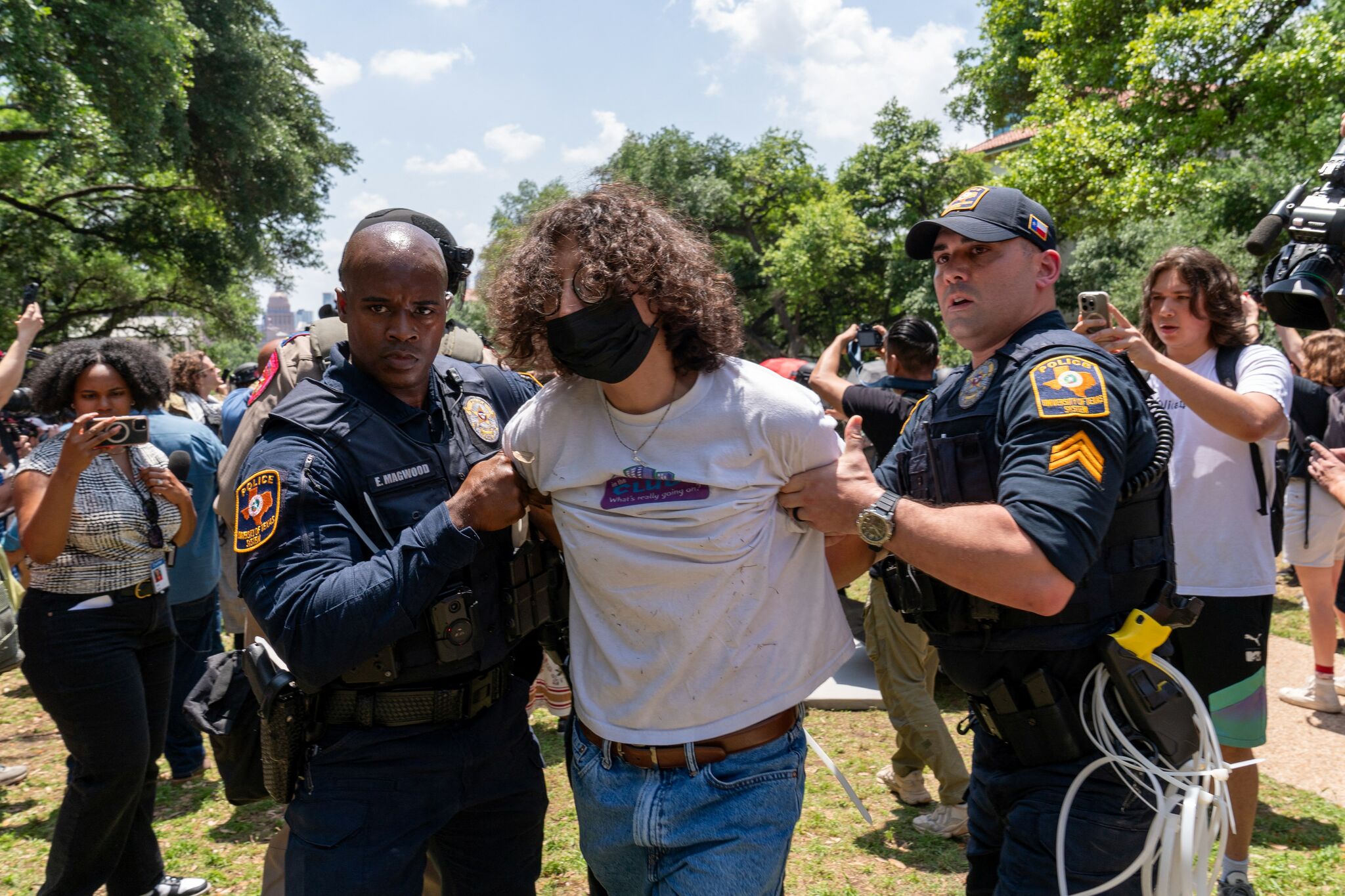 Texas leaders react to state troopers, arrests at UT protests