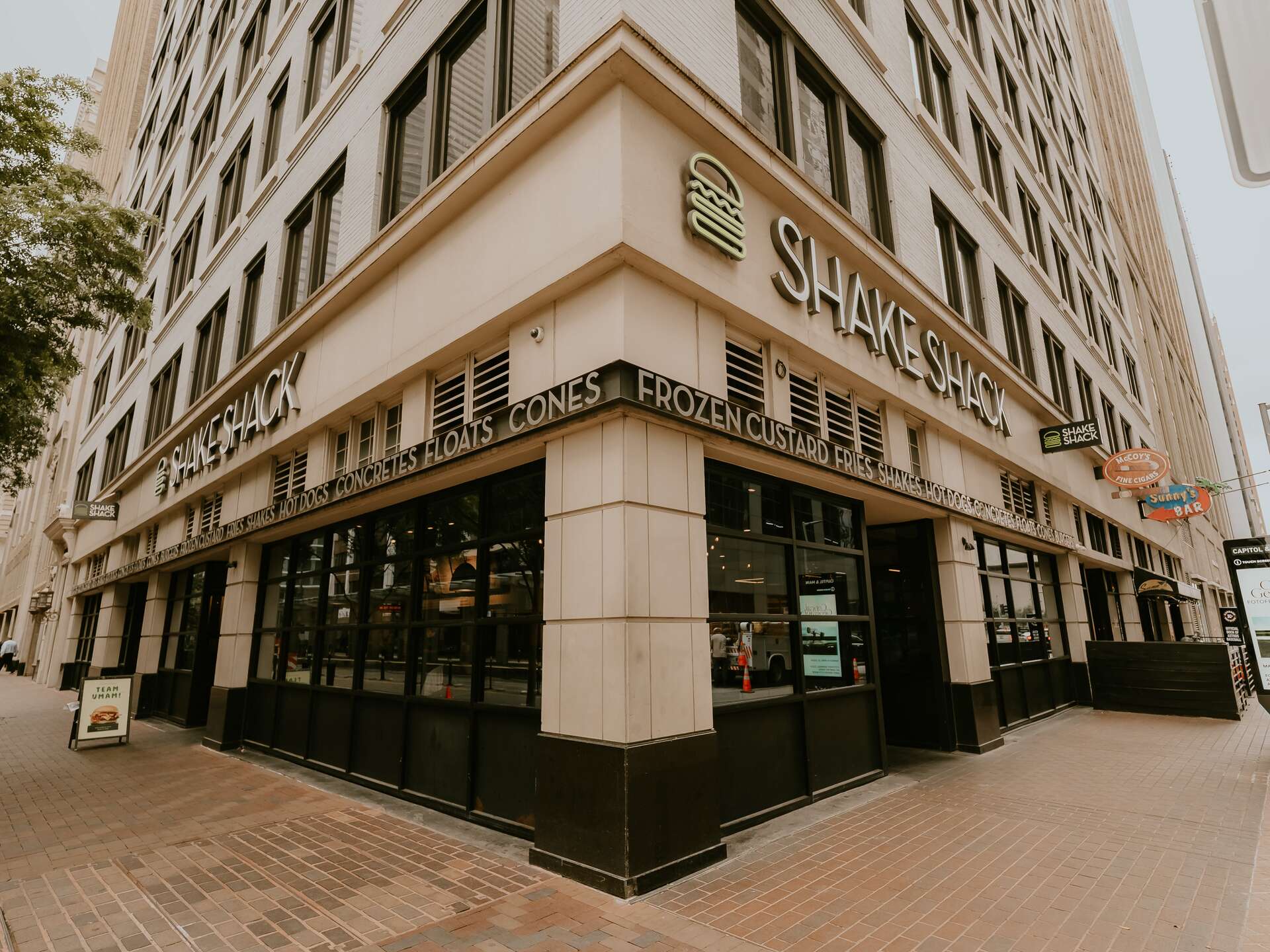 Jones on Main in downtown Houston sells to Florida firm
