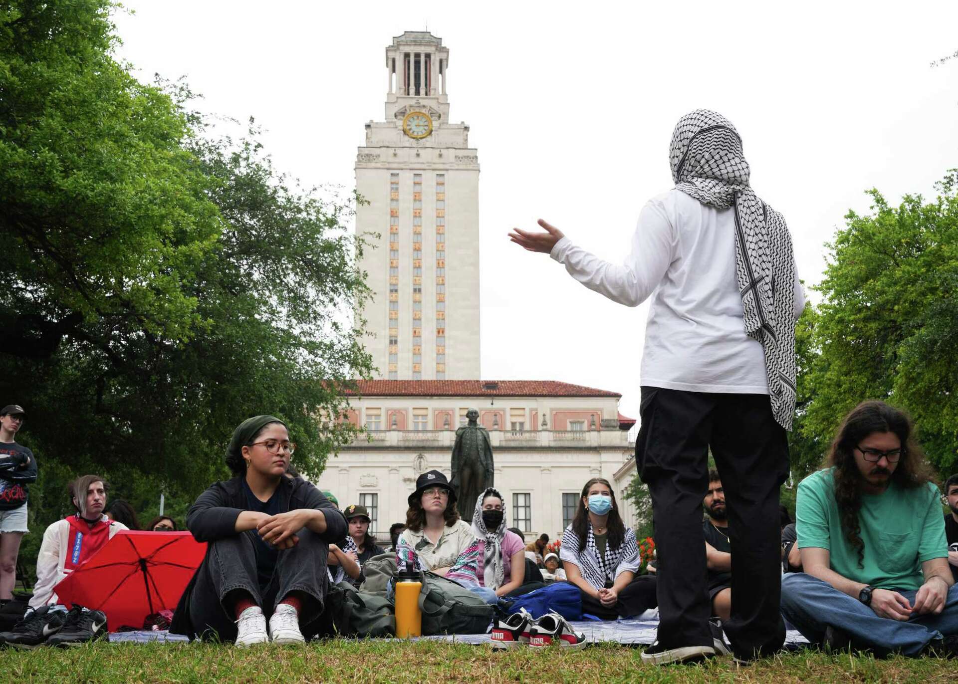 Pro-Palestinian protests continue among groups on UT campus