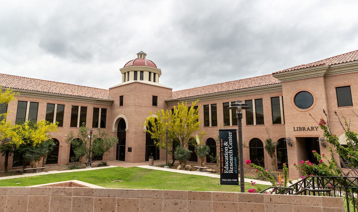 UT Center at Laredo to host UTRGV pinning and hooding ceremonies