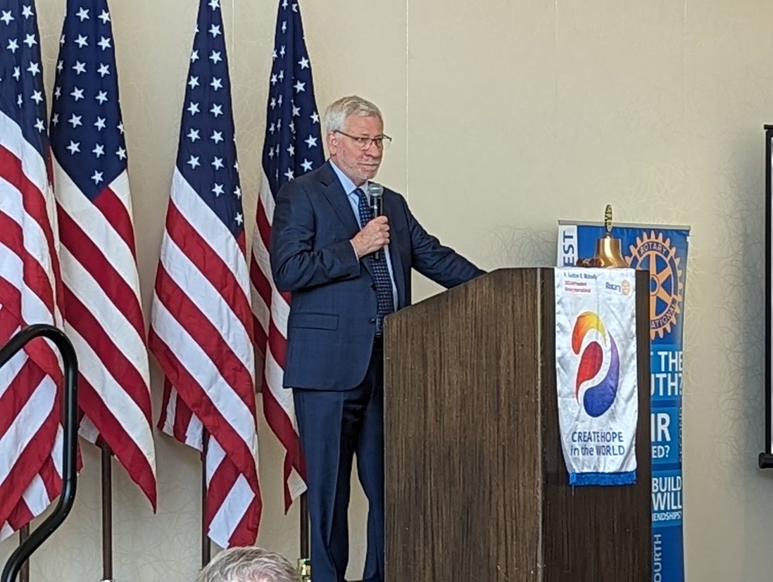 Judge Thomas Ludington talks to Rotary of Midland for Law Day