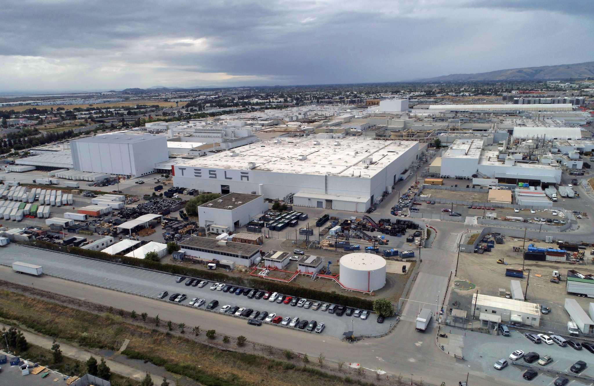 Bay Area pollution agency to Tesla: Stop toxic emissions at factory