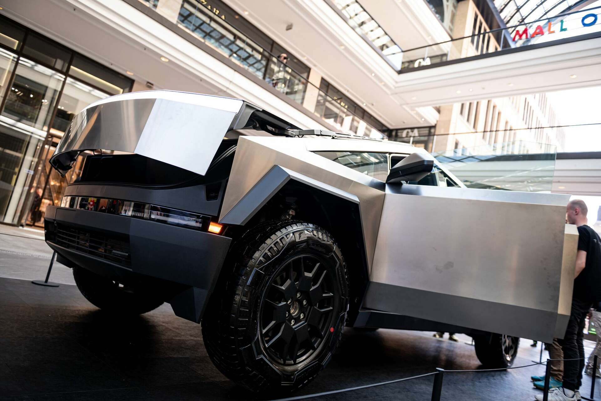 Cybertruck owner crushes finger with car door to prove a weird point