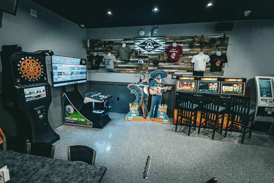 Fair Oaks Roost Sports Bar opens in the Texas Hill Country