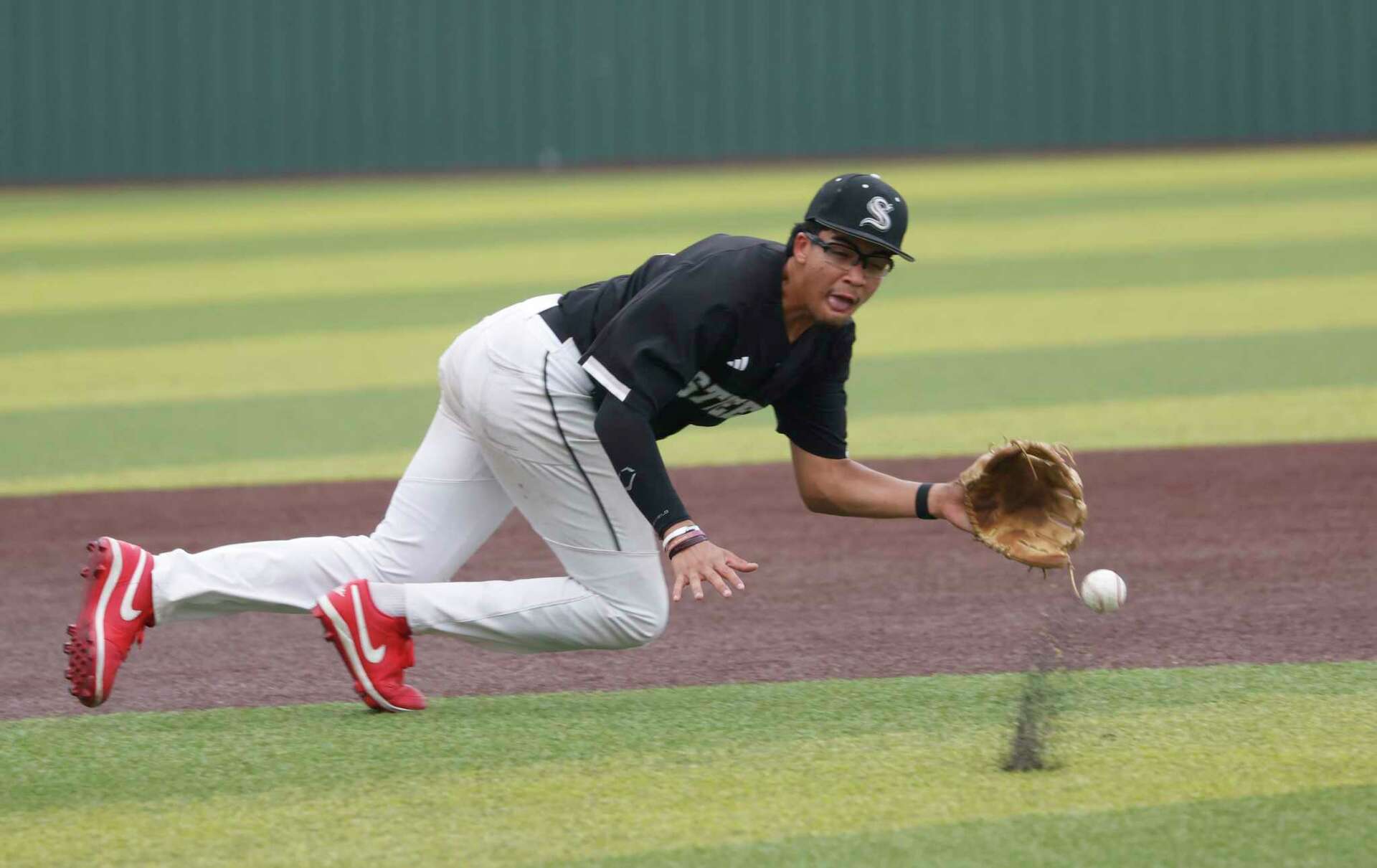 Steele evens playoff baseball series with Johnson