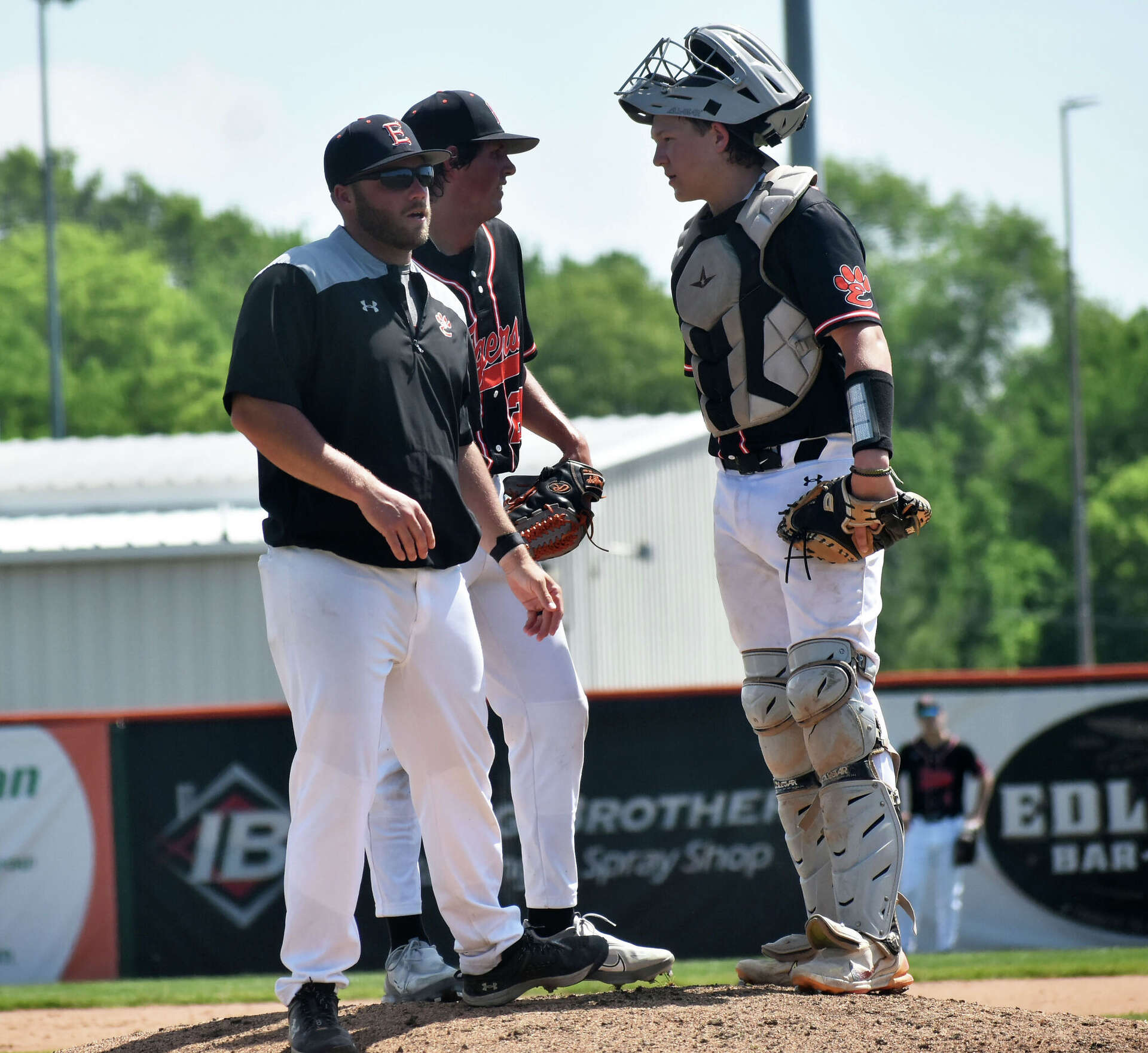 Edwardsville’s Sabatino wins national assistant coach of the year hono