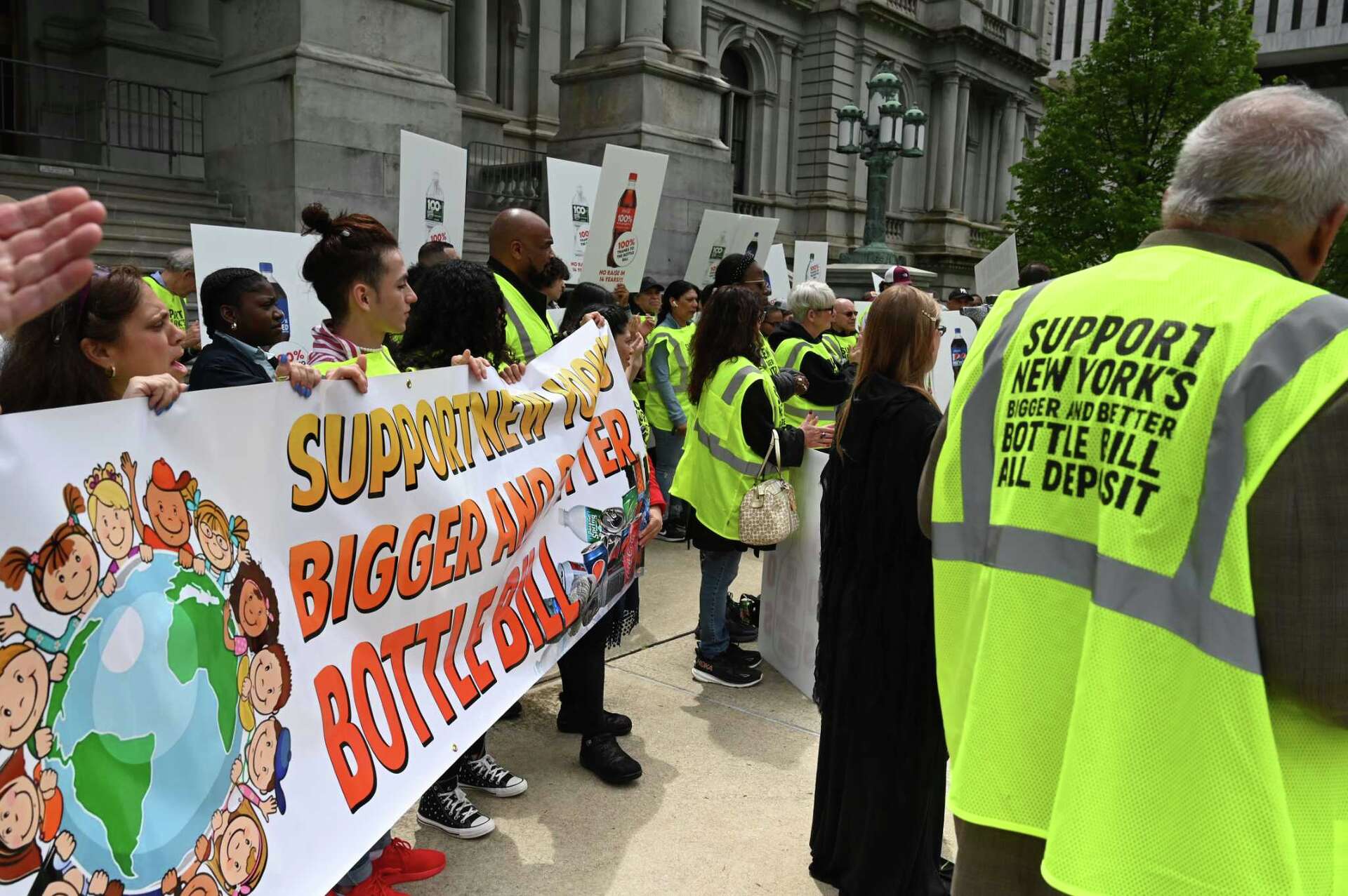 Advocates push for higher deposit, handling fees for containers