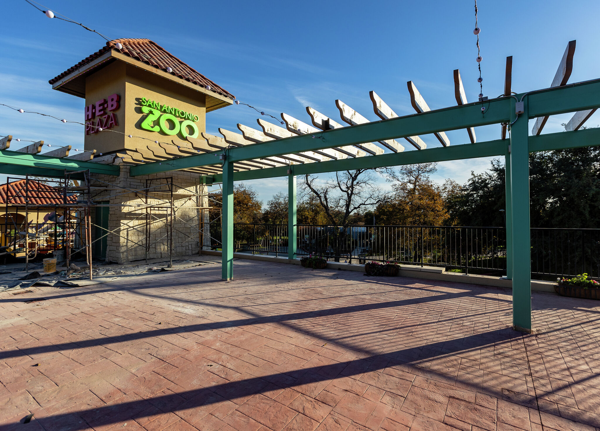 South Texas family sues San Antonio Zoo over tree limb accident