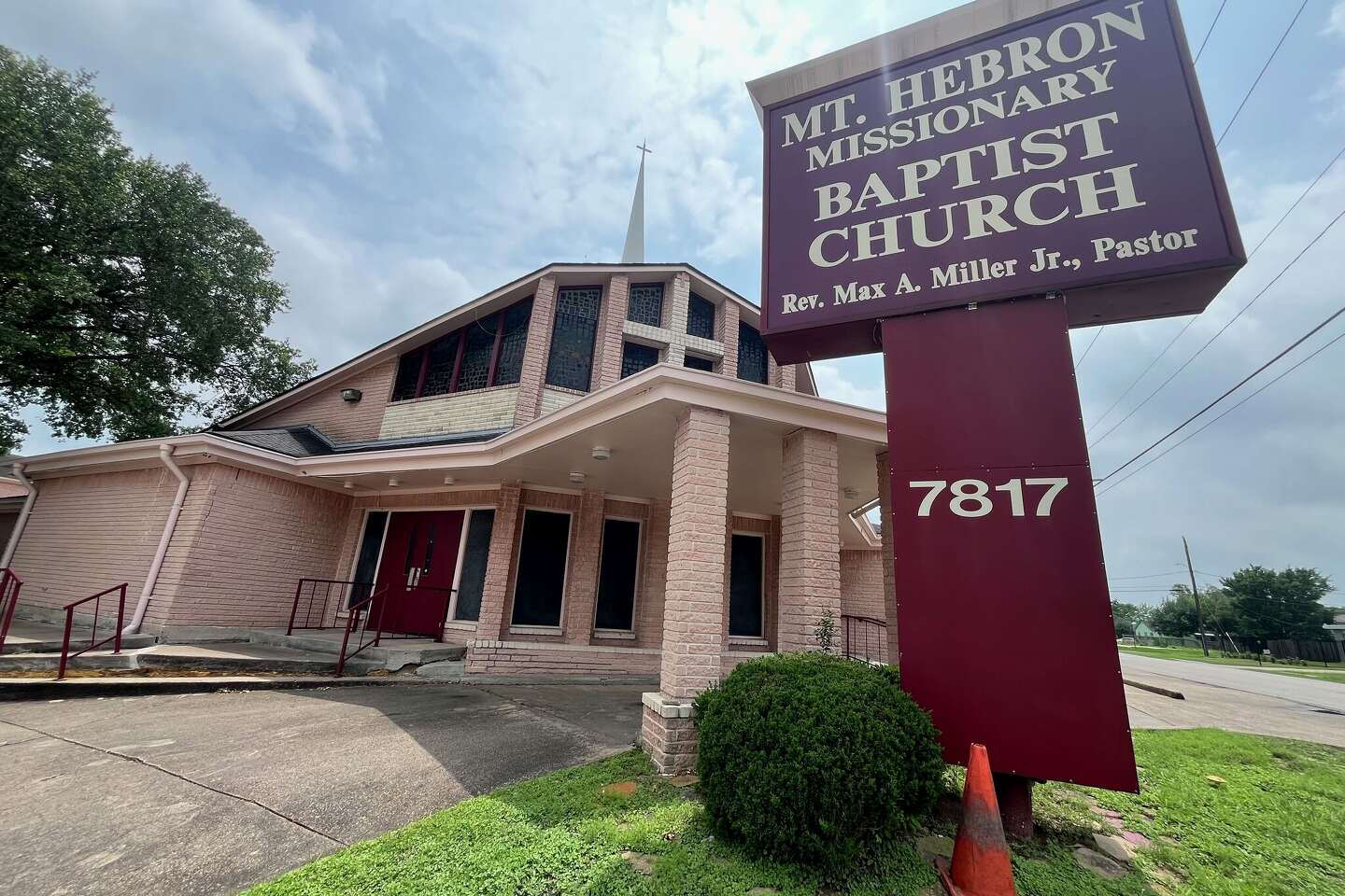 Hundreds of Texas pastors line up to support Rep. Shawn Thierry