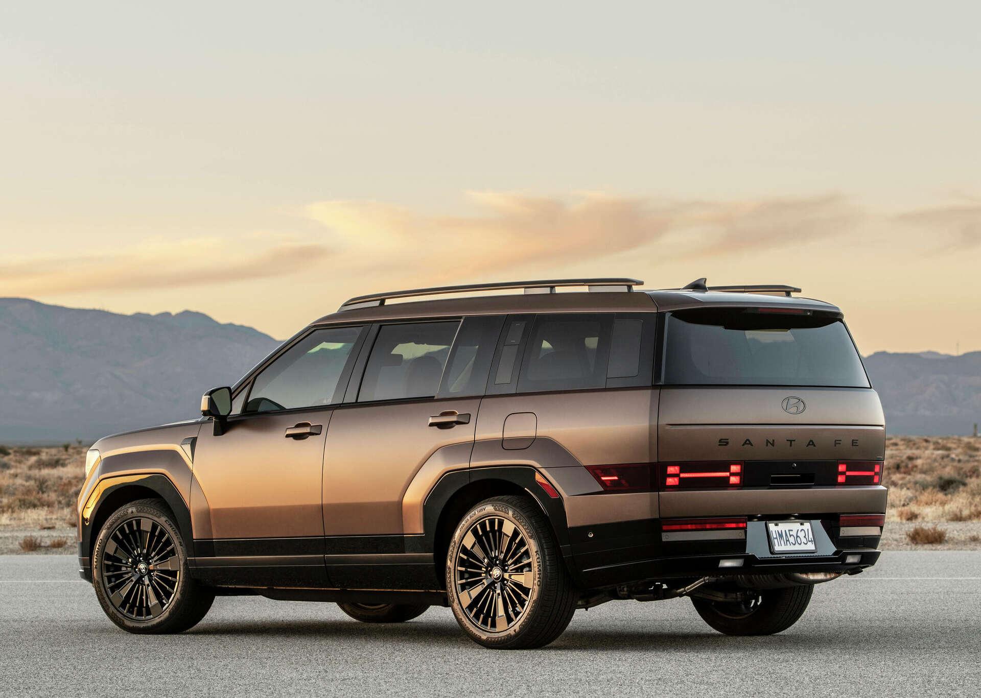 Hyundai gives Santa Fe SUV more space, boxier appearance