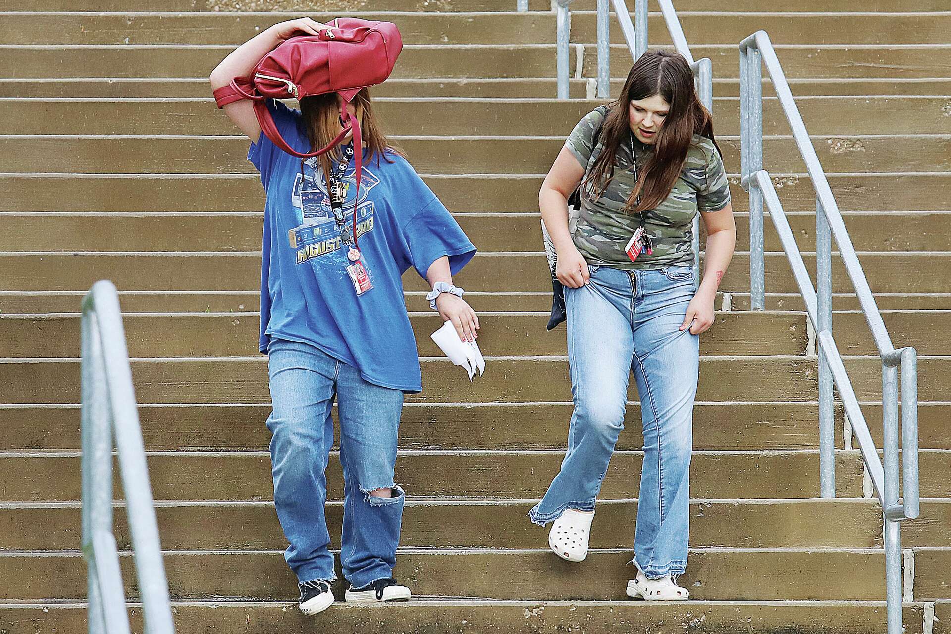 Alton faces strong winds and rain, escapes major damage