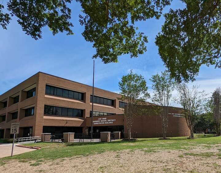 Enrollment trends for the largest districts outside HISD over 20 years