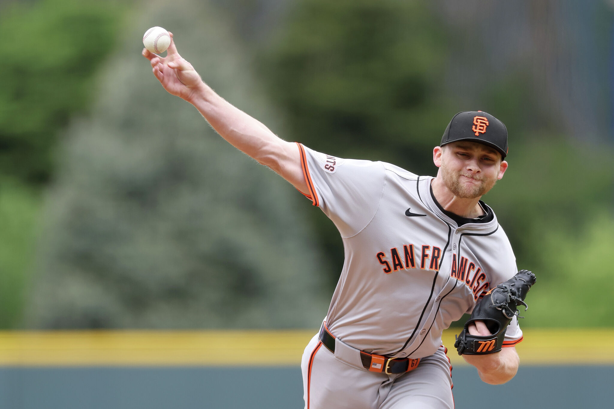 Broadcasters theorize SF Giants pitcher tipped his pitches vs. Rockies