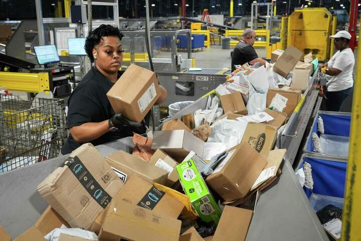 USPS officials provide updates on Missouri City facility