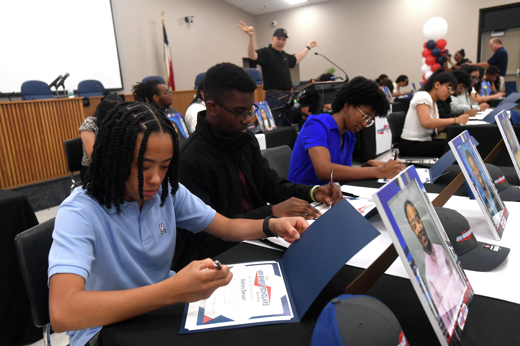 ExxonMobil holds signing ceremony for 409 Energy Scholars