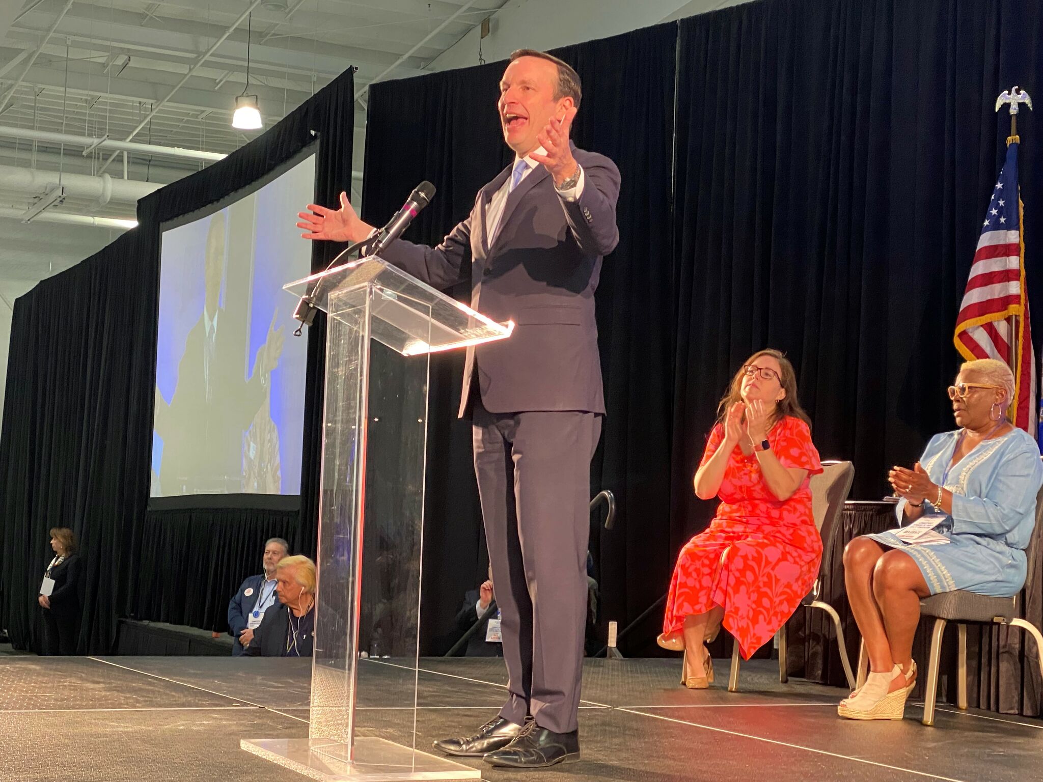 CT Democrats unanimously back Murphy for 3rd term in US Senate