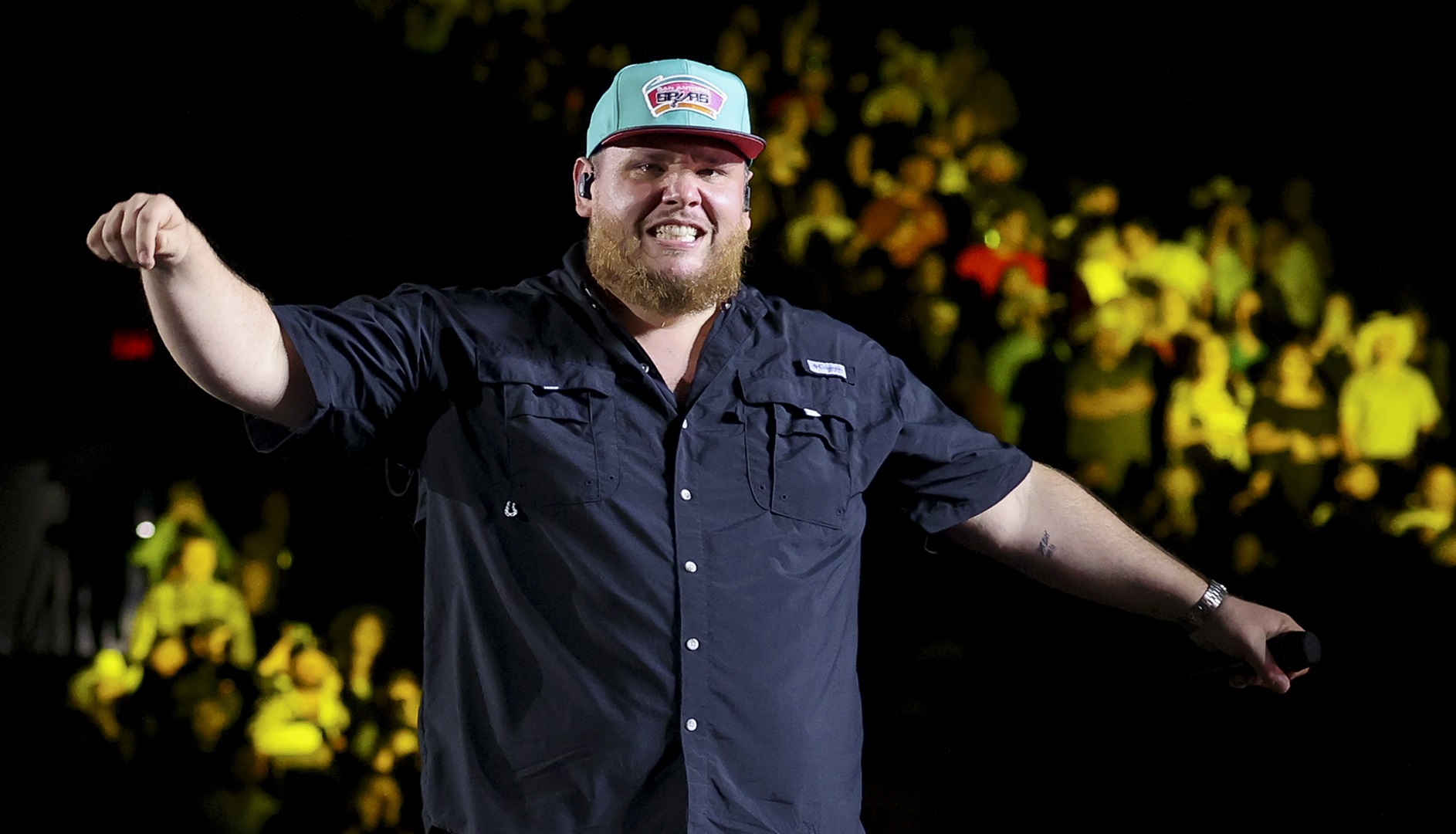 Review: Luke Combs hits San Antonio fans like a hurricane