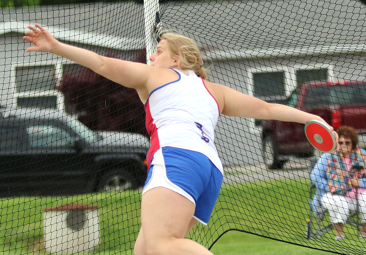 Carlinville's Harding, 9 from McGivney advance to state track finals