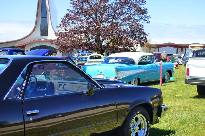 Manistee hosts annual classic car gathering at senior center