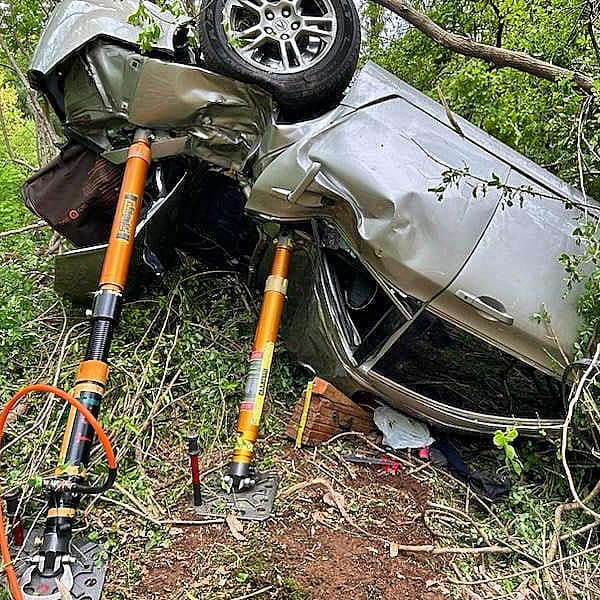 Crash on I-384 in Manchester caused injuries, police say