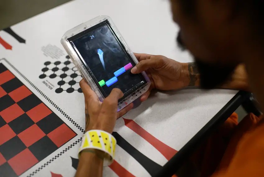 When Texas jails issue tablets, it comes at a cost