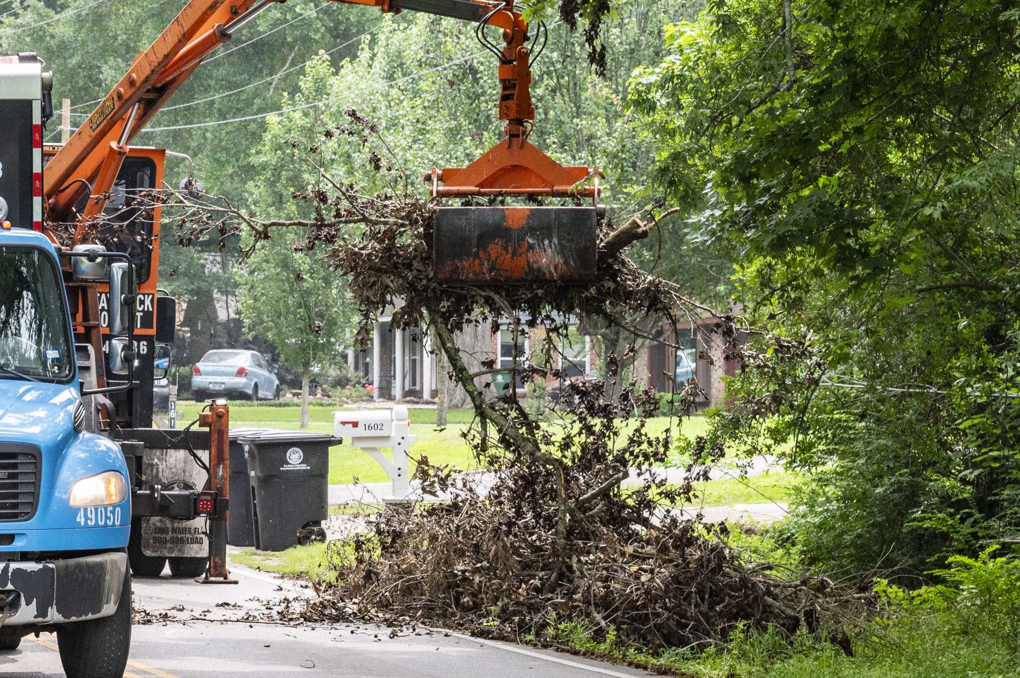 Kingwood residents get storm debris removal services after flooding