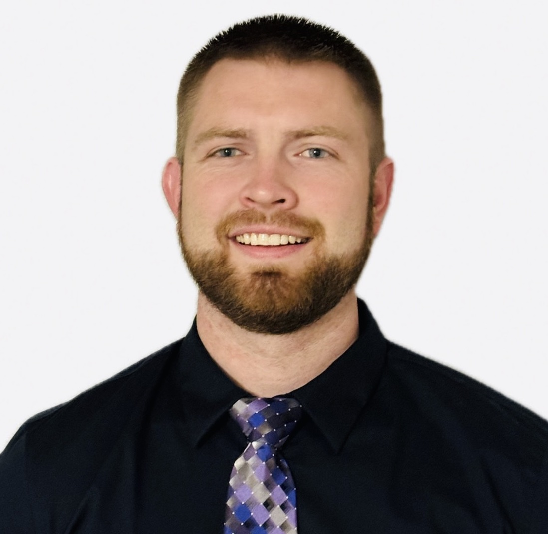 Ellington hires Iowa native Brady Johnson as football coach