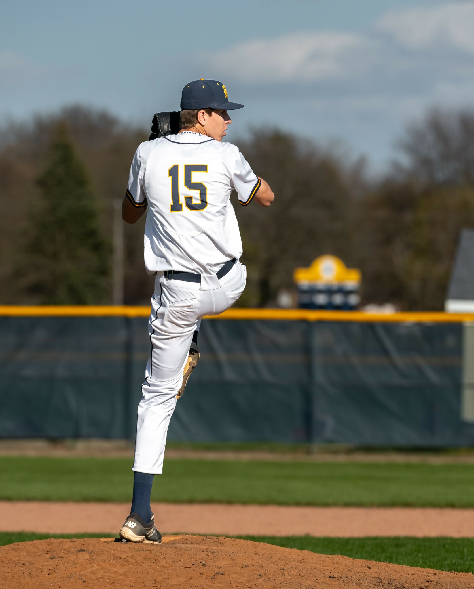 Chemics' Lind flawless in win over Hawks