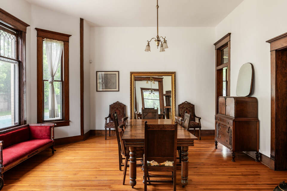 Lockhart 'Judge’s House' mansion hits market for $1.1M