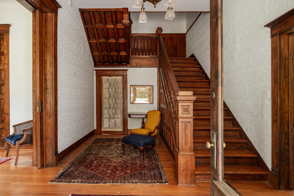 Lockhart 'Judge’s House' mansion hits market for $1.1M