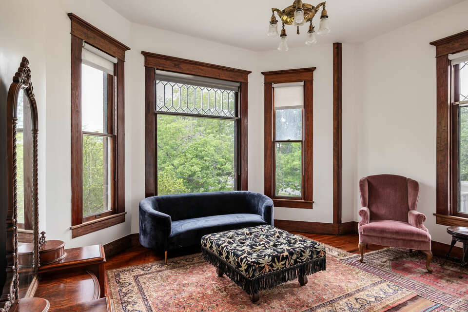 Lockhart 'Judge’s House' mansion hits market for $1.1M