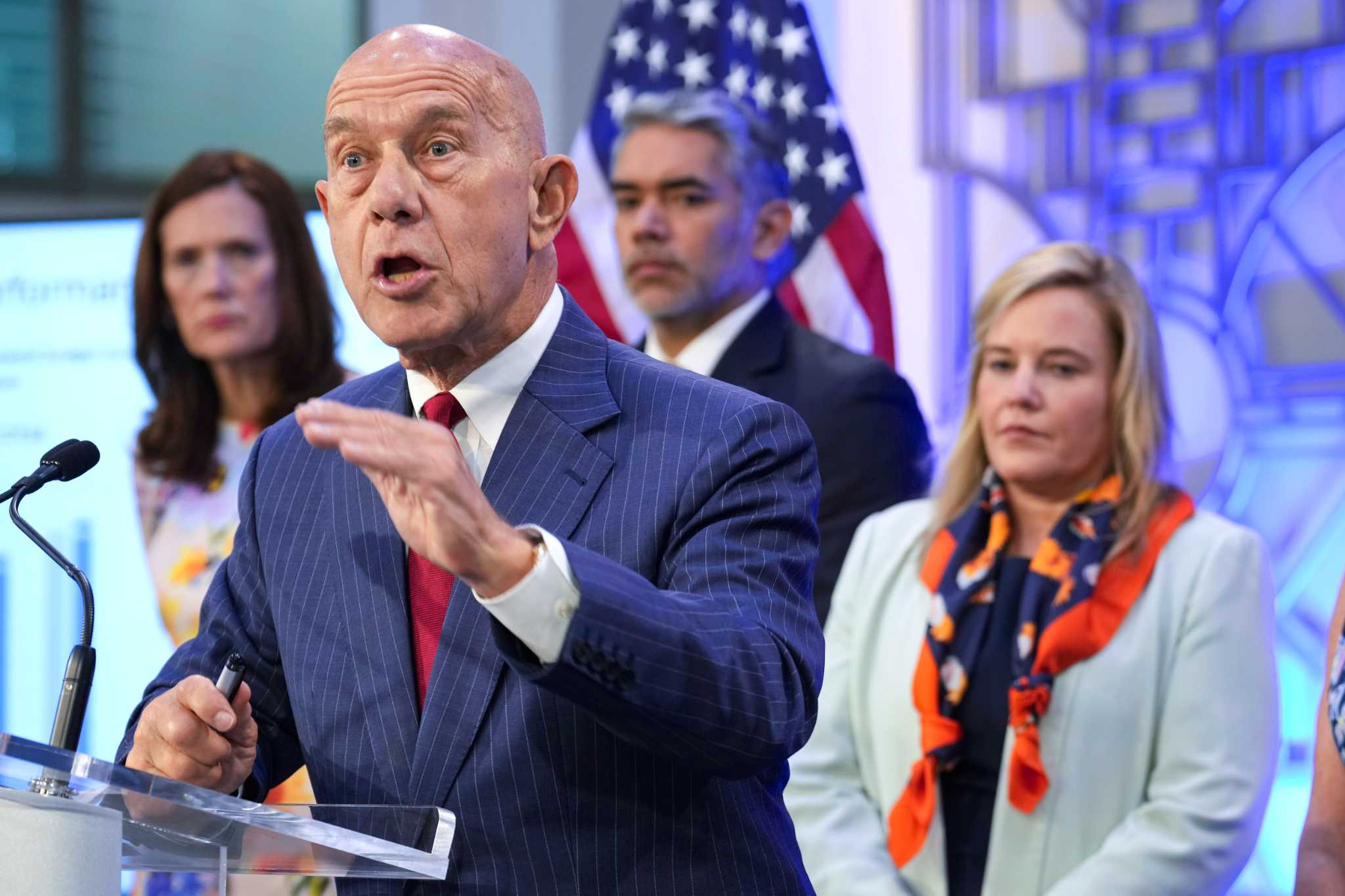 Houston Mayor Whitmire unveils $6.7B proposed budget with no tax hikes