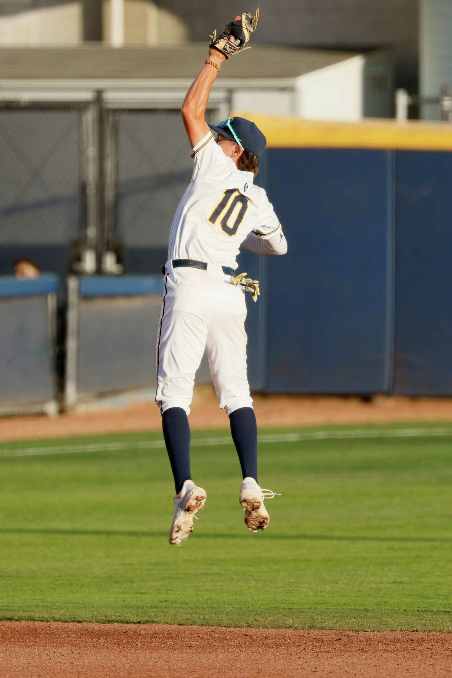 Cal baseball’s freshman middle infield has Bears vying for regional
