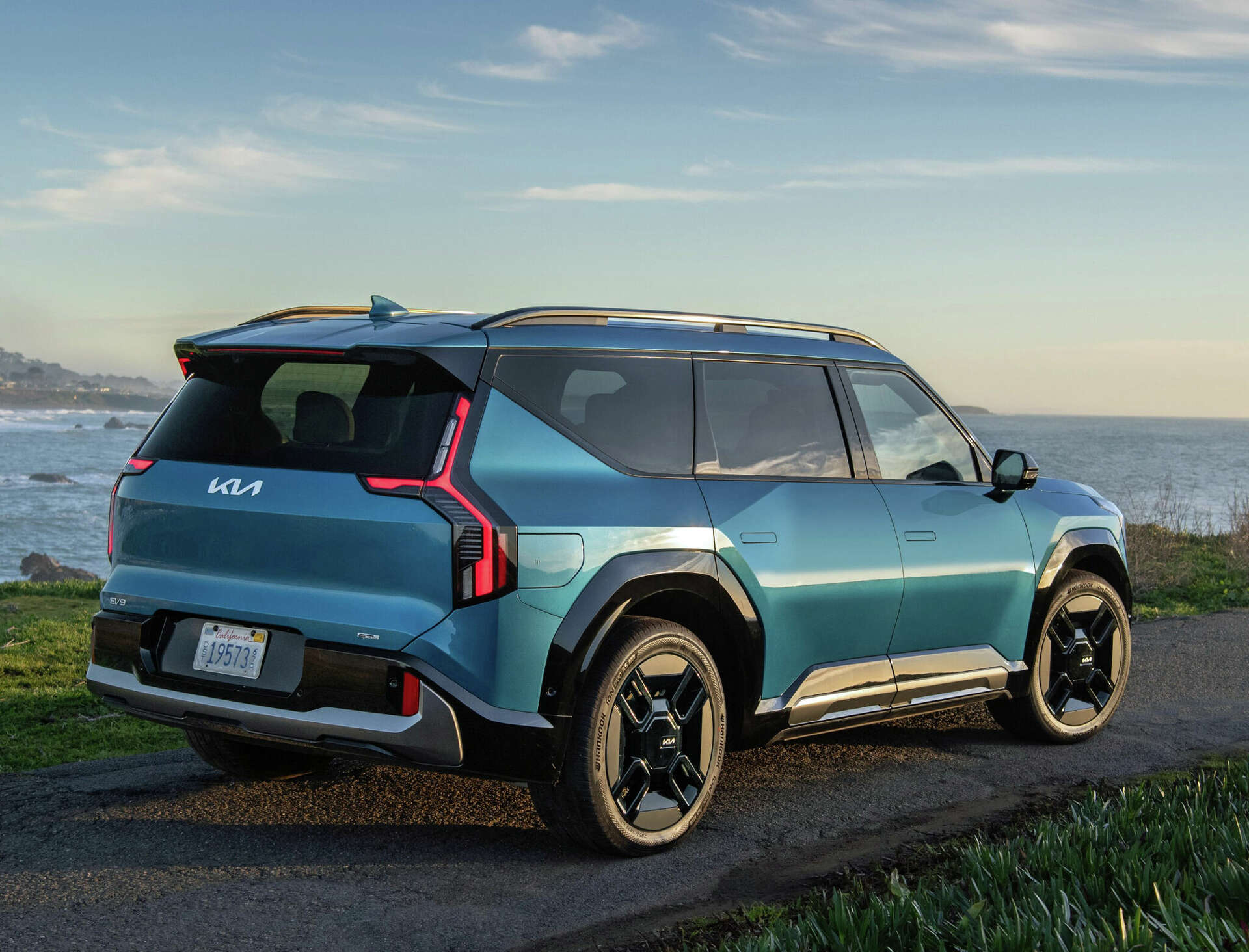 Kia EV9 crossover has three rows, offers sporty performance, AWD