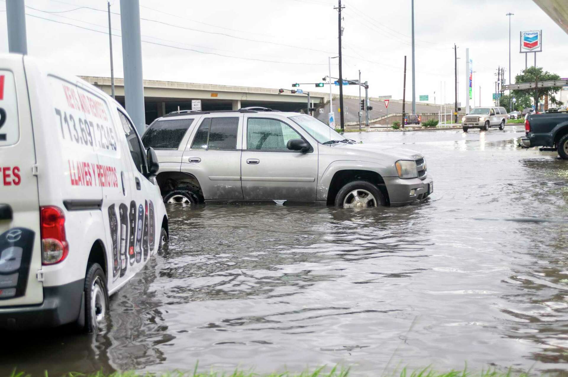 Thursday updates: At least 7 dead from severe Houston storms