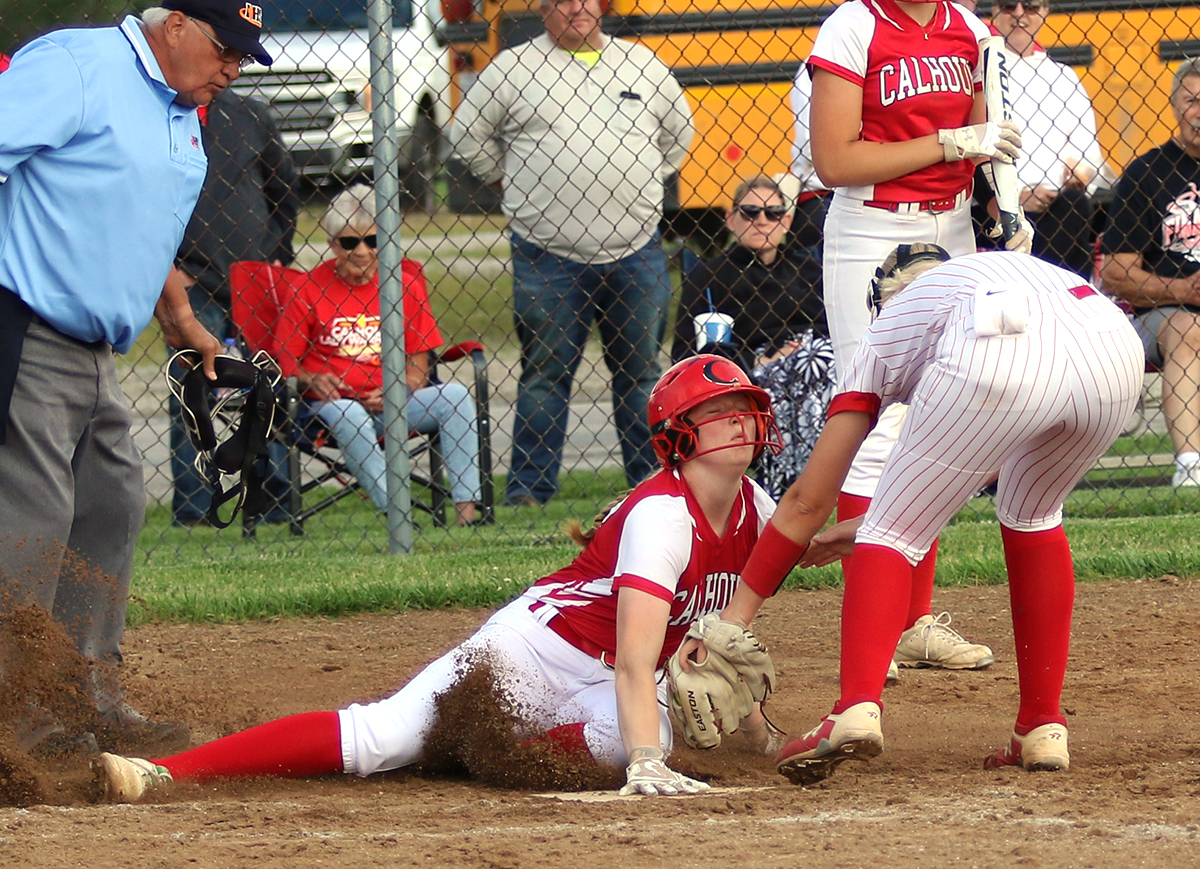 Gilman back in the zone, fans 18 in Calhoun's regional win